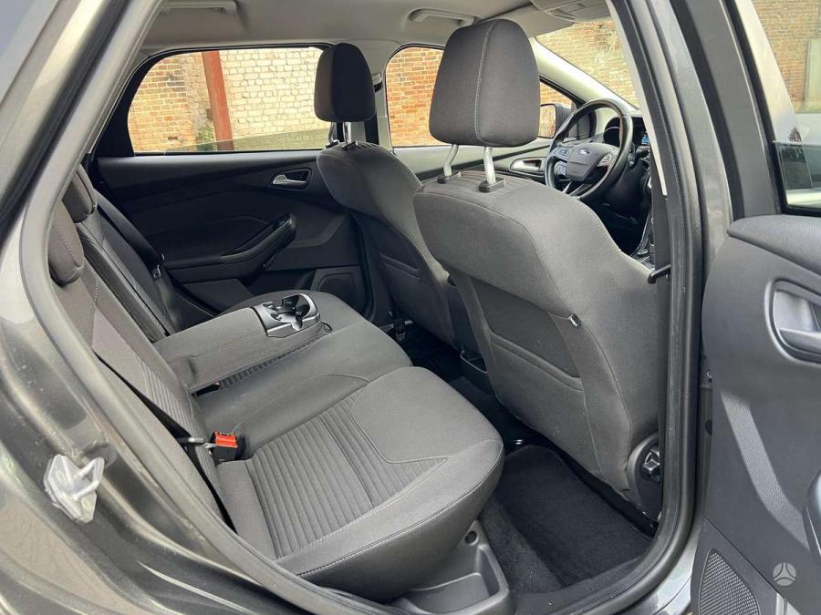 Pelēks Ford Focus 2018 Kėdainiai, ar dzinēja tilpumu 2.00 L un nobraukumu 305 tūkst. km par 5650 €, foto 31 vietnē AUTOMOTO.COM.LV