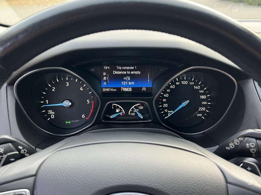 Pelēks Ford Focus 2018 Kėdainiai, ar dzinēja tilpumu 2.00 L un nobraukumu 305 tūkst. km par 5650 €, foto 47 vietnē AUTOMOTO.COM.LV