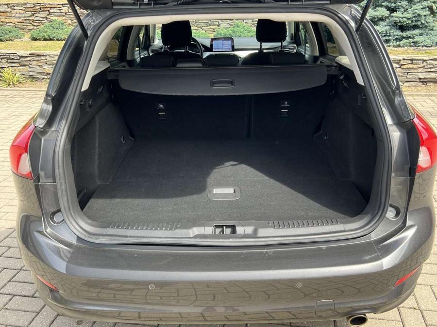 Grey Ford Focus 2019 in Kedainiai, with an engine capacity of 1.50 L and mileage of 240 thousand km for 7650 €, photo 16 on AUTOMOTO.COM.LV