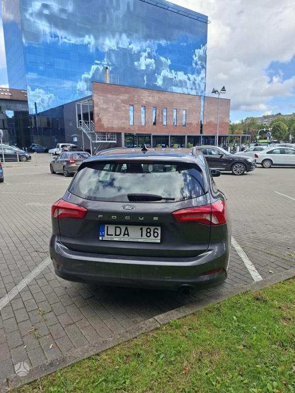 Ford Focus 2019 Kauņa vietnē Pelēks Ford Focus 2019 Kauņa, ar dzinēja tilpumu 1.00 L un nobraukumu 105 tūkst. km par 8000 €, foto 7 vietnē AUTOMOTO.COM.LV