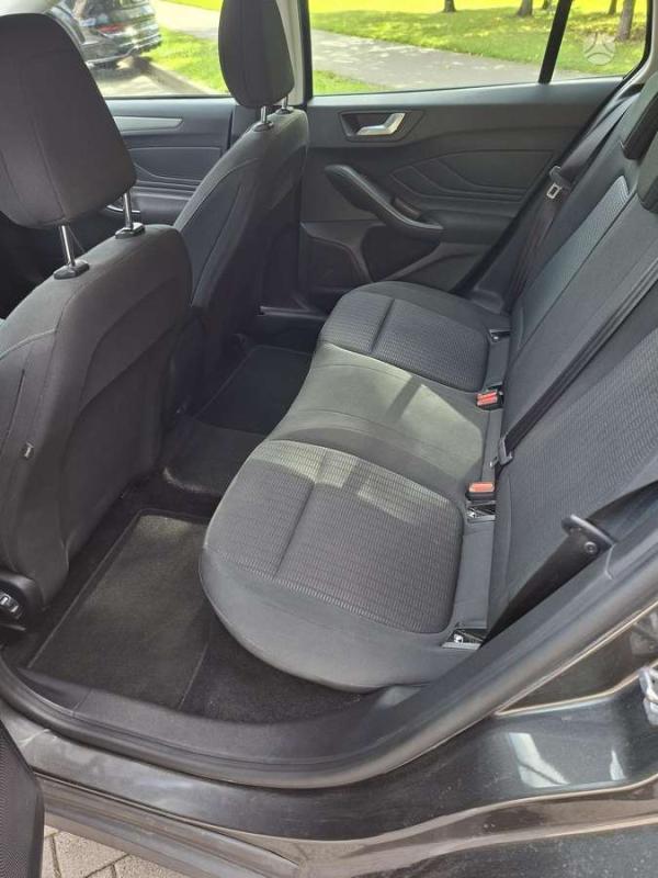 Ford Focus 2019 Kauņa vietnē Pelēks Ford Focus 2019 Kauņa, ar dzinēja tilpumu 1.00 L un nobraukumu 105 tūkst. km par 8000 €, foto 10 vietnē AUTOMOTO.COM.LV