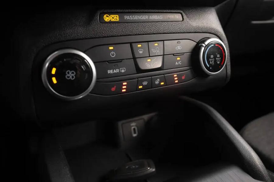 Pelēks Ford Focus 2020 Jelgava, ar dzinēja tilpumu 1.50 L un nobraukumu 150 tūkst. km par 15950 €, foto 16 vietnē AUTOMOTO.COM.LV