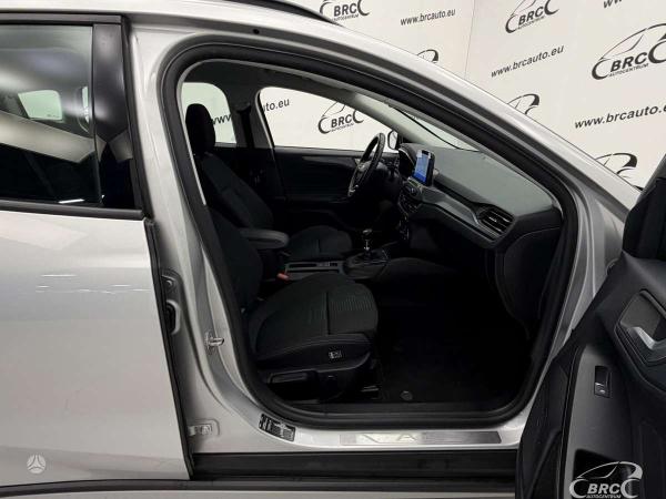 Grey Ford Focus 2020 in Vilnius, with an engine capacity of 1.50 L and mileage of 220 thousand km for 8300 €, photo 5 on AUTOMOTO.COM.LV