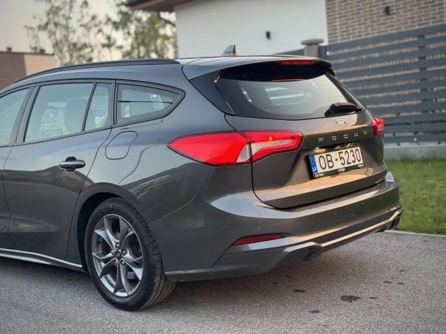 Grey Ford Focus 2021 in Jelgava, with an engine capacity of 2.00 L and mileage of 271 thousand km for 10200 €, photo 5 on AUTOMOTO.COM.LV