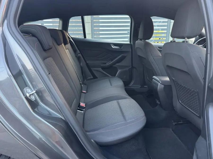 Grey Ford Focus 2021 in Jelgava, with an engine capacity of 2.00 L and mileage of 271 thousand km for 10200 €, photo 13 on AUTOMOTO.COM.LV