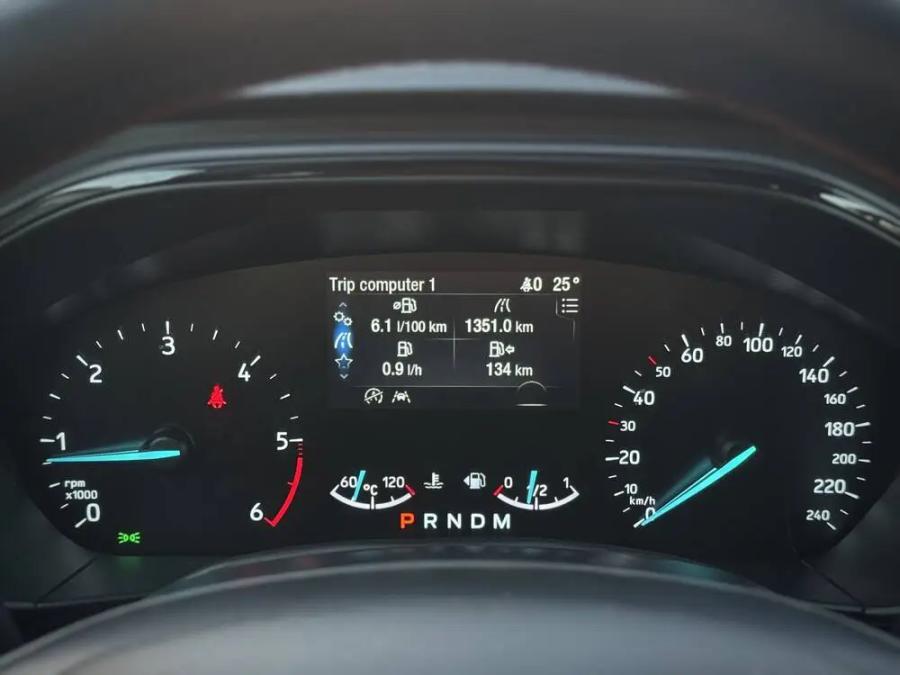 Grey Ford Focus 2021 in Jelgava, with an engine capacity of 2.00 L and mileage of 271 thousand km for 10200 €, photo 21 on AUTOMOTO.COM.LV