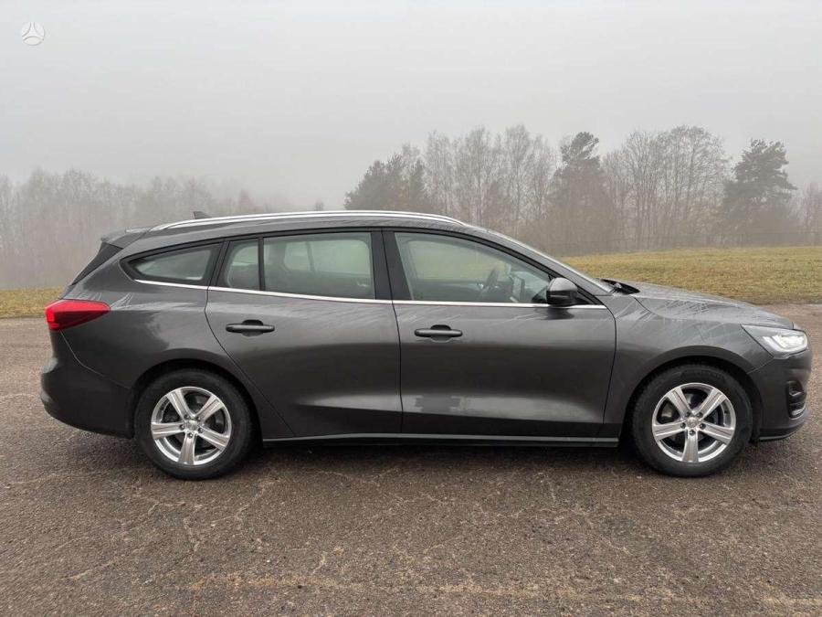 Grey Ford Focus 2022 in Kaunas, with an engine capacity of 1.50 L and mileage of 103 thousand km for 13492 €, photo 3 on AUTOMOTO.COM.LV