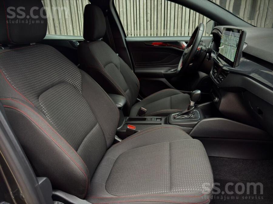 Pelēks Ford Focus 2022 Rīga, ar dzinēja tilpumu 1.00 L un nobraukumu 83 tūkst. km par 15900 €, foto 19 vietnē AUTOMOTO.COM.LV