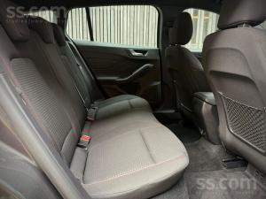 Pelēks Ford Focus 2022 Rīga, ar dzinēja tilpumu 1.00 L un nobraukumu 83 tūkst. km par 15900 €, foto 21 vietnē AUTOMOTO.COM.LV