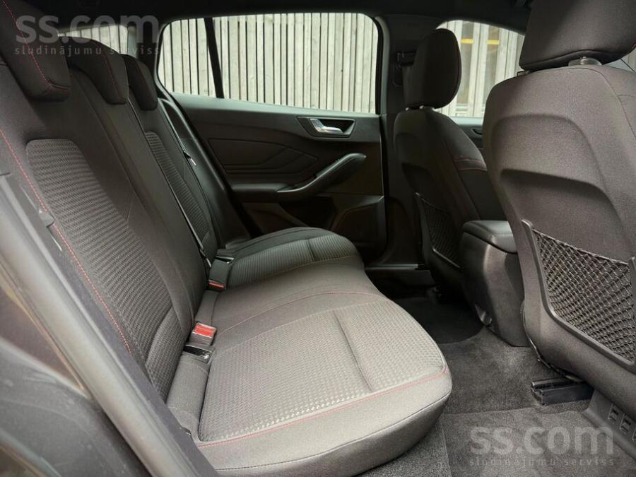 Pelēks Ford Focus 2022 Rīga, ar dzinēja tilpumu 1.00 L un nobraukumu 83 tūkst. km par 15900 €, foto 21 vietnē AUTOMOTO.COM.LV