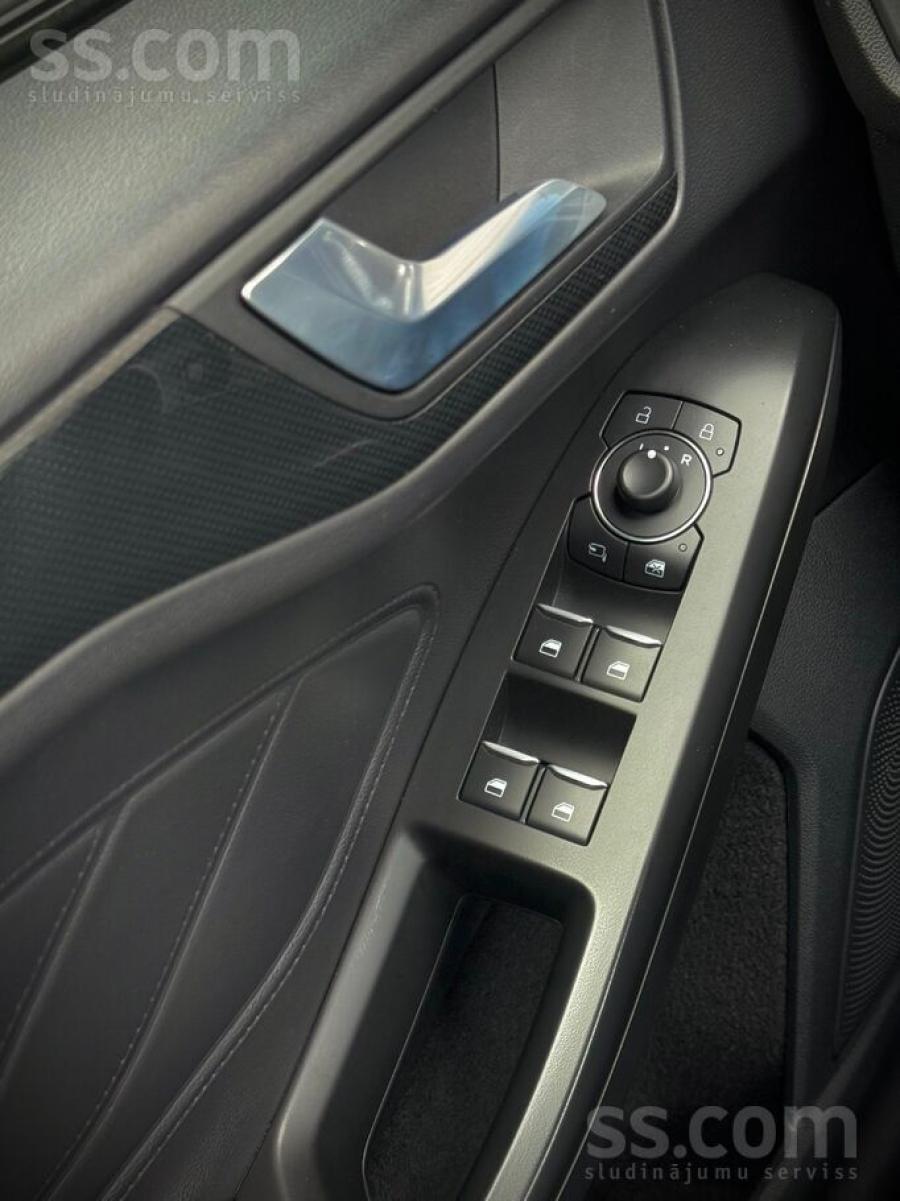Pelēks Ford Focus 2022 Rīga, ar dzinēja tilpumu 1.00 L un nobraukumu 83 tūkst. km par 15900 €, foto 27 vietnē AUTOMOTO.COM.LV