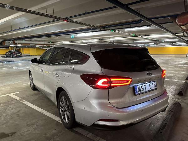 Pelēks Ford Focus 2023 Viļņa, ar dzinēja tilpumu 1.00 L un nobraukumu 52 tūkst. km par 15800 €, foto 1 vietnē AUTOMOTO.COM.LV