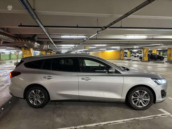 Pelēks Ford Focus 2023 Viļņa, ar dzinēja tilpumu 1.00 L un nobraukumu 52 tūkst. km par 15800 €, foto 3 vietnē AUTOMOTO.COM.LV