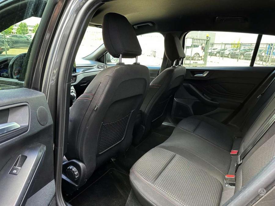Grey Ford Focus 2023 in Kaunas, with an engine capacity of 1.00 L and mileage of 237 thousand km for 10800 €, photo 15 on AUTOMOTO.COM.LV