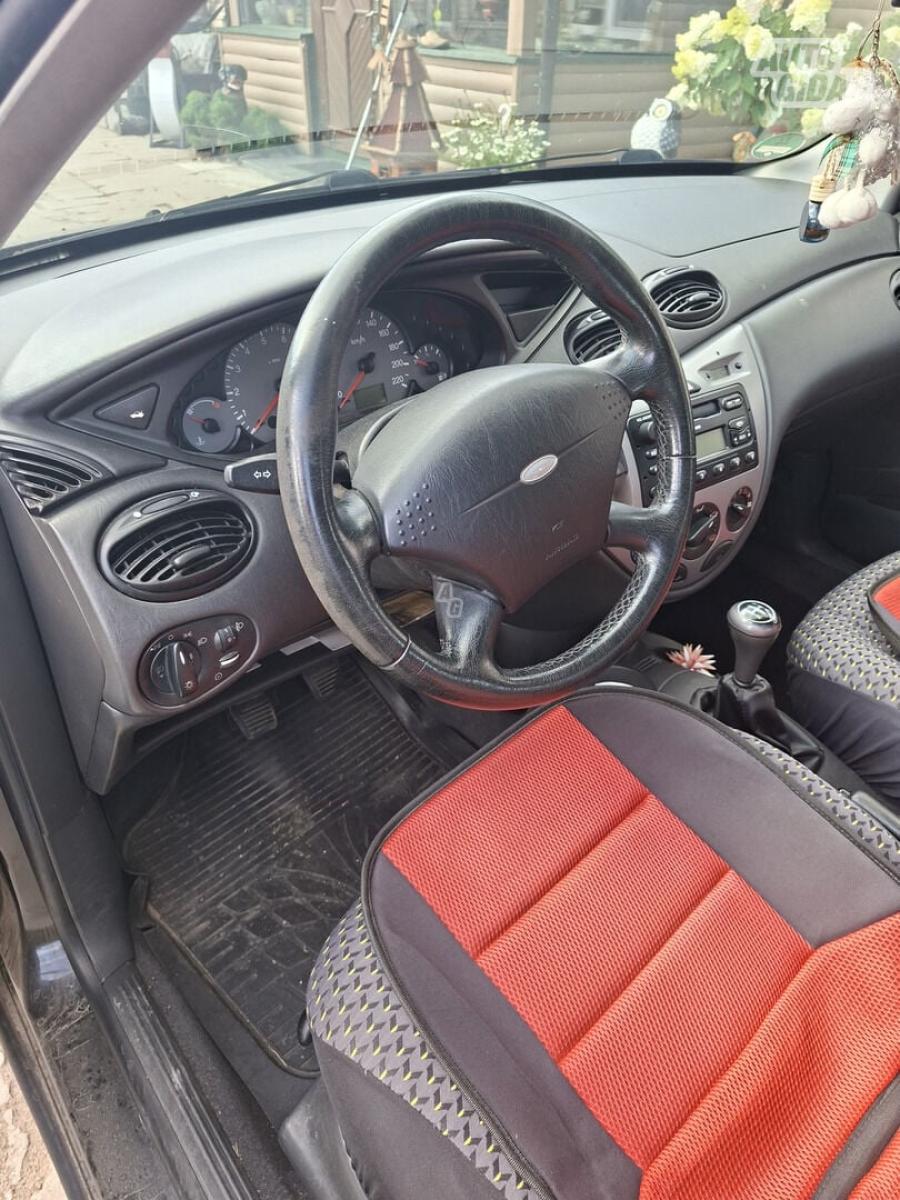 Ford Focus 2001 in Panevezys, with an engine capacity of 1.60 L and mileage of 232 thousand km for 800 €, photo 7 on AUTOMOTO.COM.LV