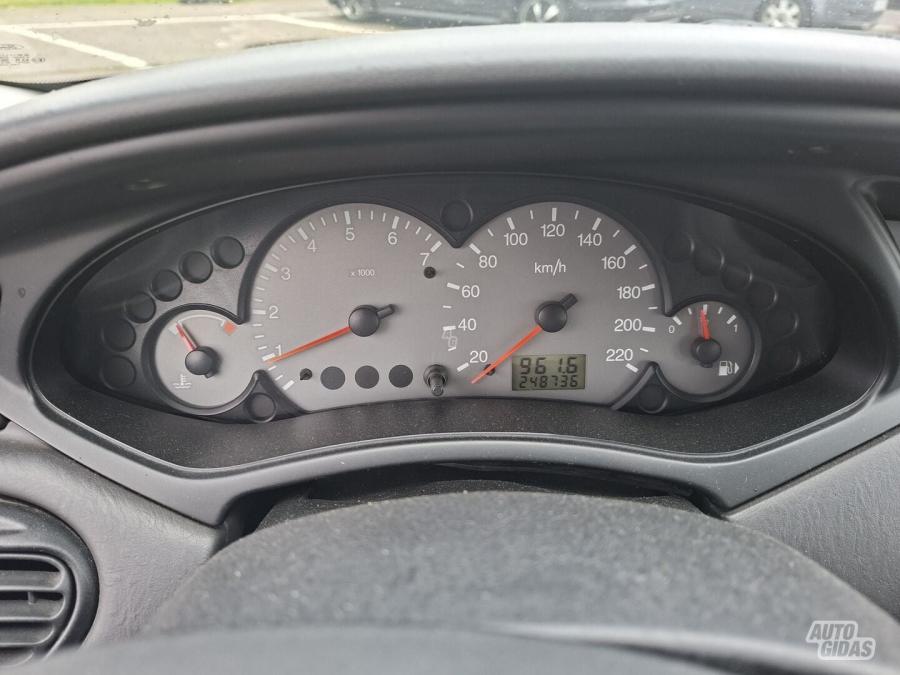 Ford Focus 2002 Viļņa, ar dzinēja tilpumu 1.60 L un nobraukumu 245 tūkst. km par 350 €, foto 6 vietnē AUTOMOTO.COM.LV