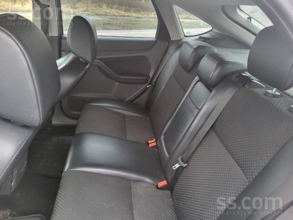 Ford Focus 2005 in Jelgava, with an engine capacity of 1.60 L and mileage of 222 thousand km for 500 €, photo 7 on AUTOMOTO.COM.LV