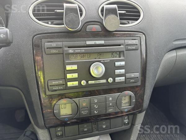 Ford Focus 2005 in Liepaja, with an engine capacity of 1.60 L and mileage of 193 thousand km for 520 €, photo 8 on AUTOMOTO.COM.LV