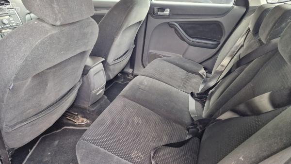 Ford Focus 2005 in Siauliai, with an engine capacity of 1.60 L and mileage of 290 thousand km for 880 €, photo 8 on AUTOMOTO.COM.LV