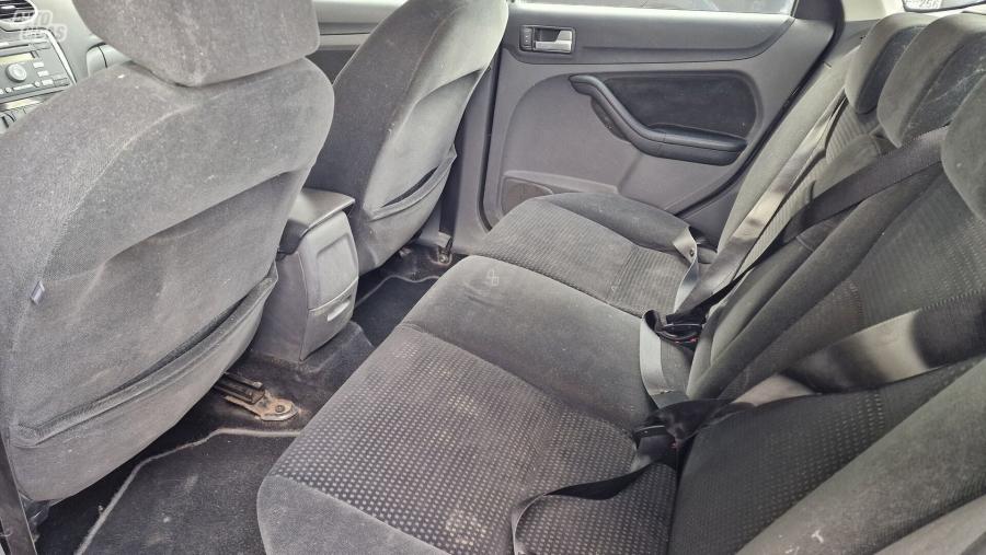 Ford Focus 2005 in Siauliai, with an engine capacity of 1.60 L and mileage of 290 thousand km for 880 €, photo 9 on AUTOMOTO.COM.LV