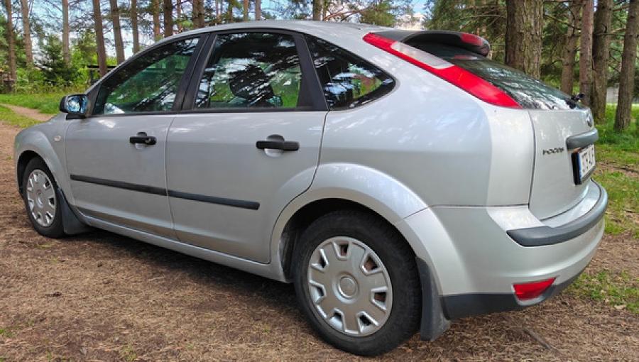 Ford Focus 2005 in Tartu, with an engine capacity of 1.60 L and mileage of 261 thousand km for 990 €, photo 5 on AUTOMOTO.COM.LV