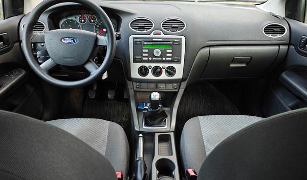 Ford Focus 2005 in Tartu, with an engine capacity of 1.60 L and mileage of 261 thousand km for 990 €, photo 9 on AUTOMOTO.COM.LV