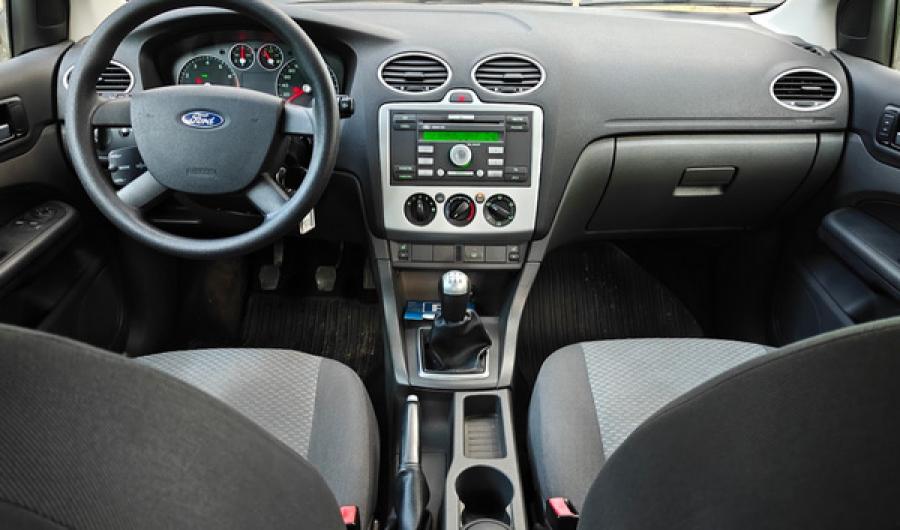 Ford Focus 2005 in Tartu, with an engine capacity of 1.60 L and mileage of 261 thousand km for 990 €, photo 10 on AUTOMOTO.COM.LV