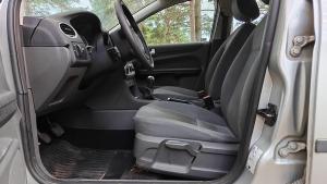 Ford Focus 2005 in Tartu, with an engine capacity of 1.60 L and mileage of 261 thousand km for 990 €, photo 14 on AUTOMOTO.COM.LV