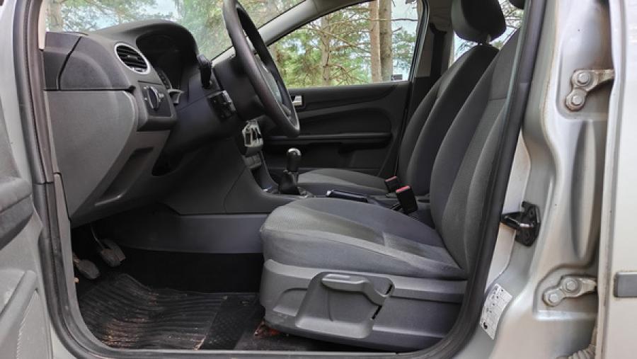 Ford Focus 2005 in Tartu, with an engine capacity of 1.60 L and mileage of 261 thousand km for 990 €, photo 14 on AUTOMOTO.COM.LV