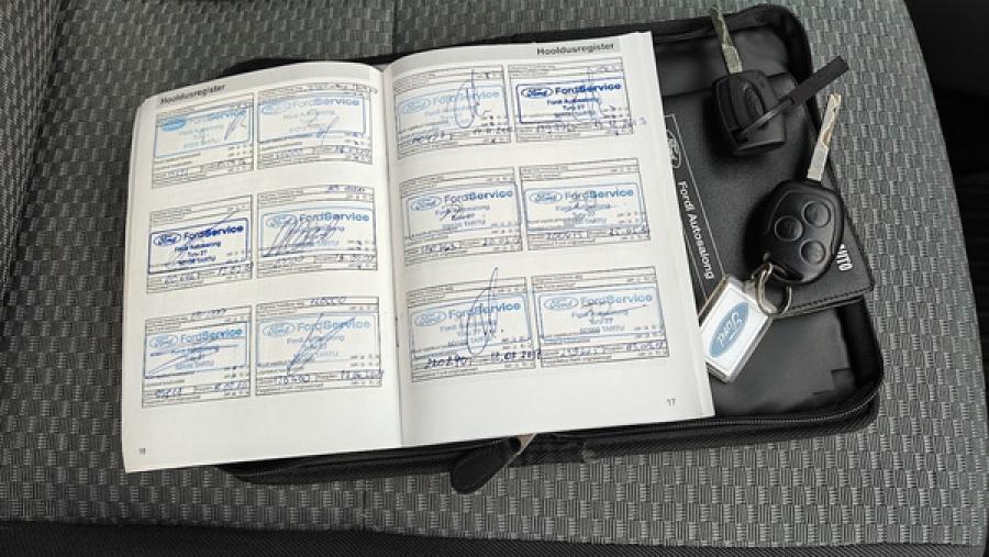 Ford Focus 2005 in Tartu, with an engine capacity of 1.60 L and mileage of 261 thousand km for 990 €, photo 16 on AUTOMOTO.COM.LV