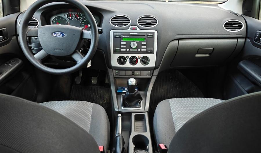 Ford Focus 2005 in Tartu, with an engine capacity of 1.60 L and mileage of 261 thousand km for 990 €, photo 25 on AUTOMOTO.COM.LV