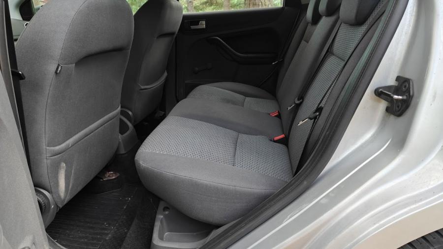 Ford Focus 2005 in Tartu, with an engine capacity of 1.60 L and mileage of 261 thousand km for 990 €, photo 30 on AUTOMOTO.COM.LV