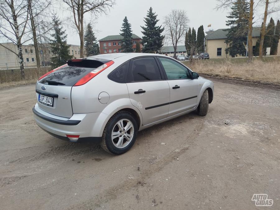 Ford Focus 2006 in Pakruojis, with an engine capacity of 1.80 L and mileage of 291 thousand km for 850 €, photo 3 on AUTOMOTO.COM.LV
