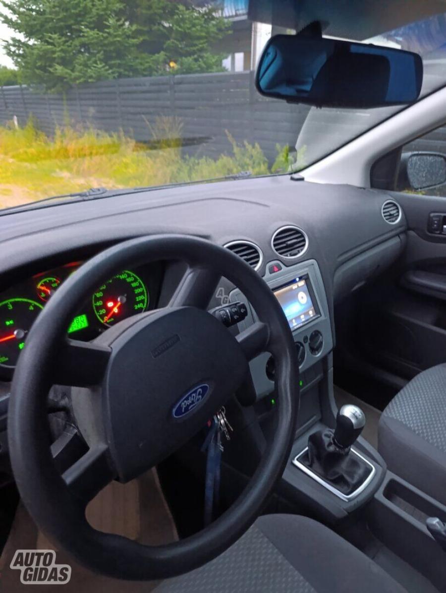 Ford Focus 2006 in Vilnius, with an engine capacity of 1.60 L and mileage of 290 thousand km for 1000 €, photo 4 on AUTOMOTO.COM.LV