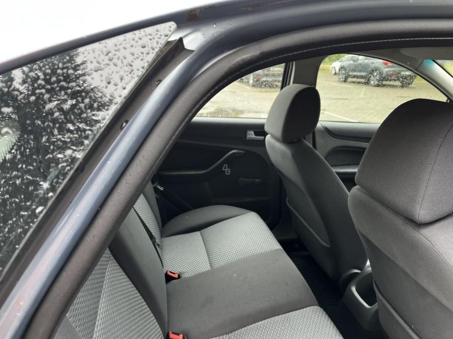 Ford Focus 2006 in Trakai, with an engine capacity of 1.60 L and mileage of 280 thousand km for 1590 €, photo 15 on AUTOMOTO.COM.LV