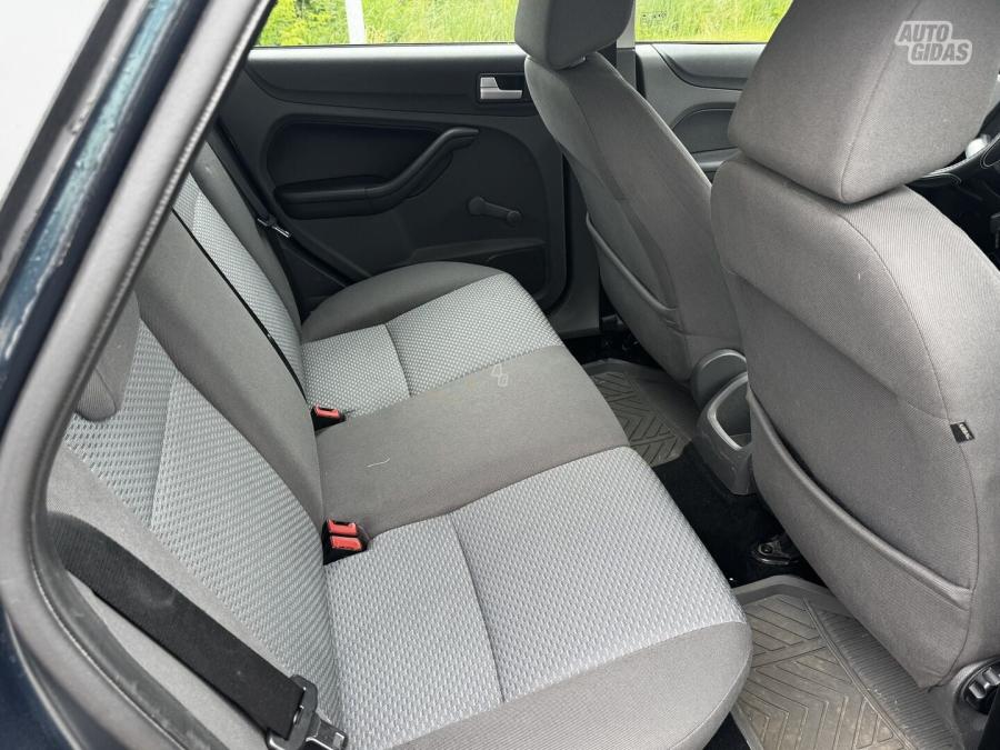 Ford Focus 2007 in Siauliai, with an engine capacity of 1.60 L and mileage of 235 thousand km for 630 €, photo 16 on AUTOMOTO.COM.LV