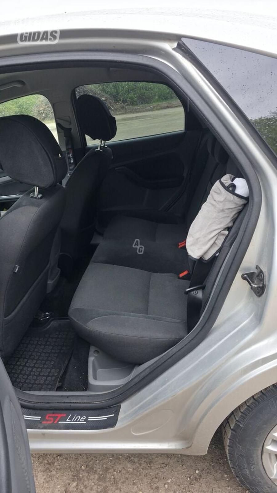 Ford Focus 2009 in Panevezys, with an engine capacity of 1.80 L and mileage of 246 thousand km for 1900 €, photo 8 on AUTOMOTO.COM.LV