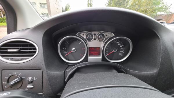 Ford Focus 2009 in Panevezys, with an engine capacity of 1.80 L and mileage of 246 thousand km for 1900 €, photo 8 on AUTOMOTO.COM.LV