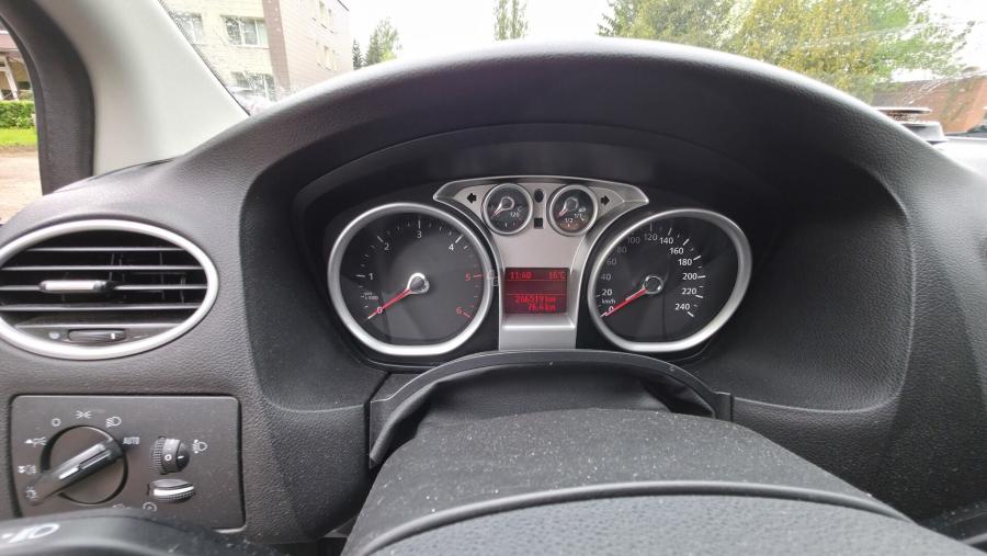 Ford Focus 2009 in Panevezys, with an engine capacity of 1.80 L and mileage of 246 thousand km for 1900 €, photo 9 on AUTOMOTO.COM.LV