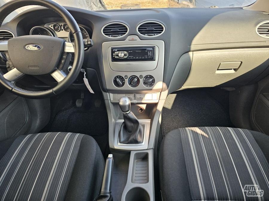 Ford Focus 2011 in Vilnius, with an engine capacity of 1.60 L and mileage of 252 thousand km for 2650 €, photo 16 on AUTOMOTO.COM.LV