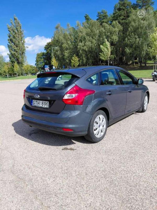 Ford Focus 2013 Viļņa vietnē Ford Focus 2013 Viļņa, ar dzinēja tilpumu 1.56 L un nobraukumu 147 tūkst. km par 3500 €, foto 4 vietnē AUTOMOTO.COM.LV