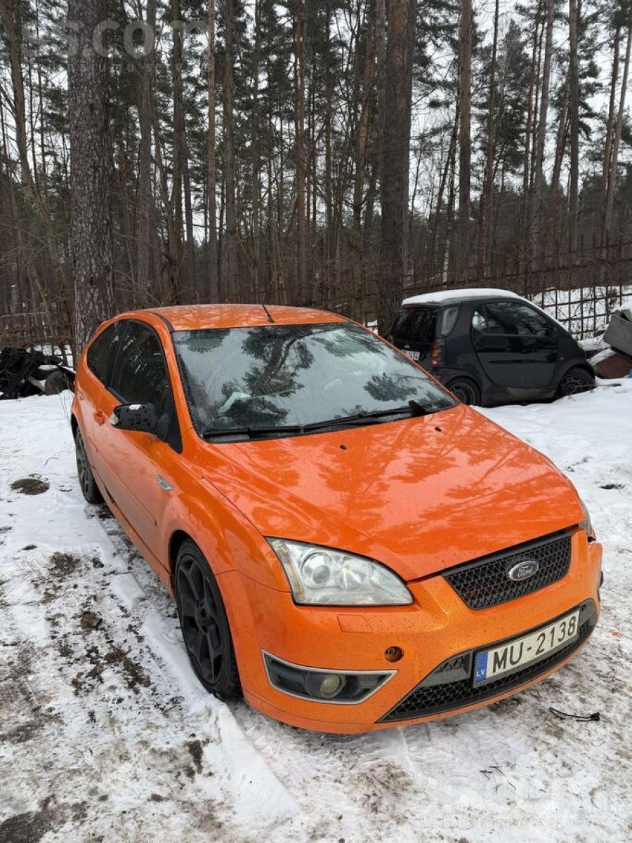 Orange Ford Focus 2006 in Riga, with an engine capacity of 2.50 L and mileage of 230 thousand km for 2600 €, photo 1 on AUTOMOTO.COM.LV