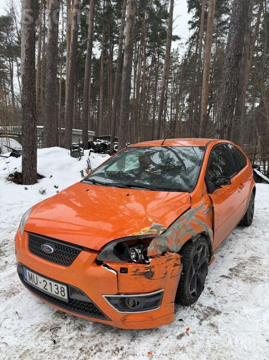 Orange Ford Focus 2006 in Riga, with an engine capacity of 2.50 L and mileage of 230 thousand km for 2600 €, photo 2 on AUTOMOTO.COM.LV