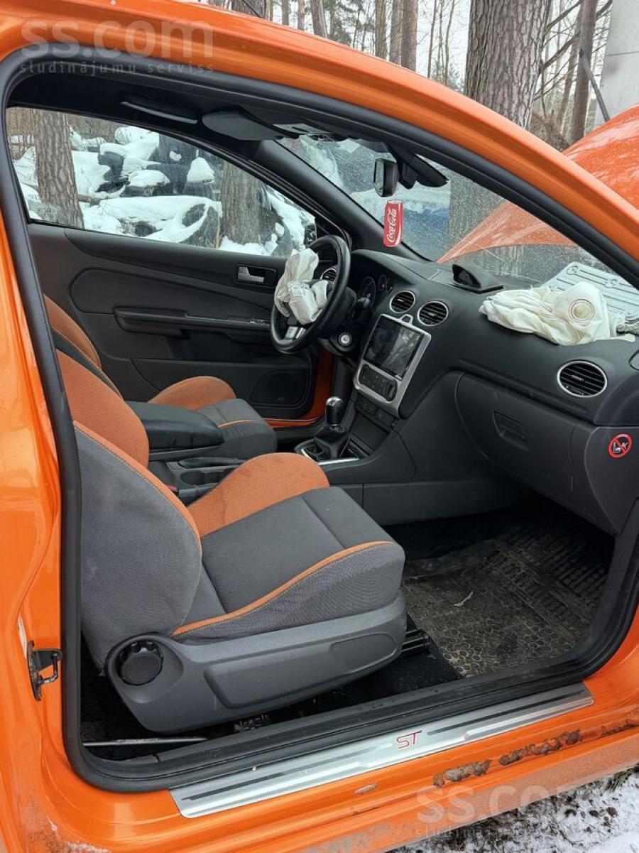 Orange Ford Focus 2006 in Riga, with an engine capacity of 2.50 L and mileage of 230 thousand km for 2600 €, photo 7 on AUTOMOTO.COM.LV