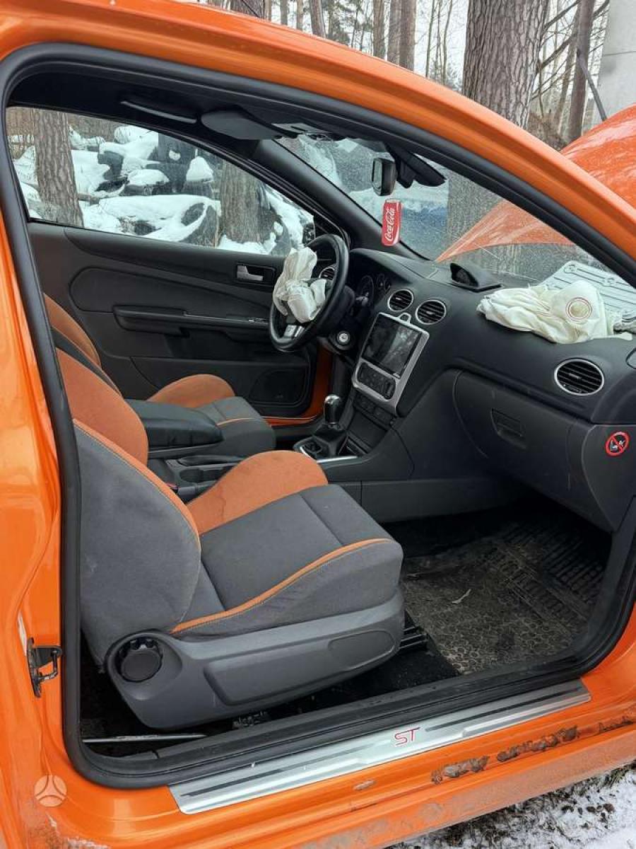Orange Ford Focus 2006 in Riga, with an engine capacity of 2.50 L and mileage of 230 thousand km for 2600 €, photo 7 on AUTOMOTO.COM.LV