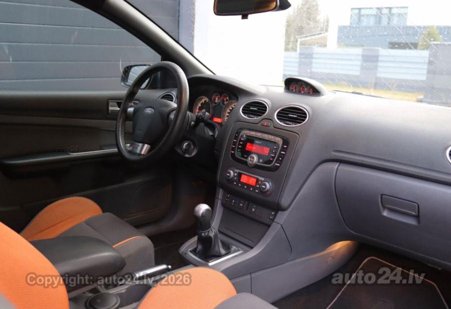Orange Ford Focus 2007 in Parnu, with an engine capacity of 2.50 L and mileage of 226 thousand km for 5490 €, photo 11 on AUTOMOTO.COM.LV