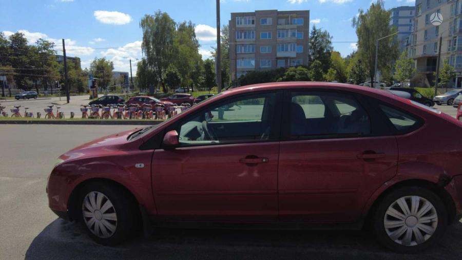Orange Ford Focus 2008 in Vilnius, with an engine capacity of 1.60 L and mileage of 220 thousand km for 450 €, photo 3 on AUTOMOTO.COM.LV