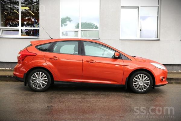 Orange Ford Focus 2011 in Riga, with an engine capacity of 1.60 L and mileage of 0 thousand km for 3495 €, photo 3 on AUTOMOTO.COM.LV