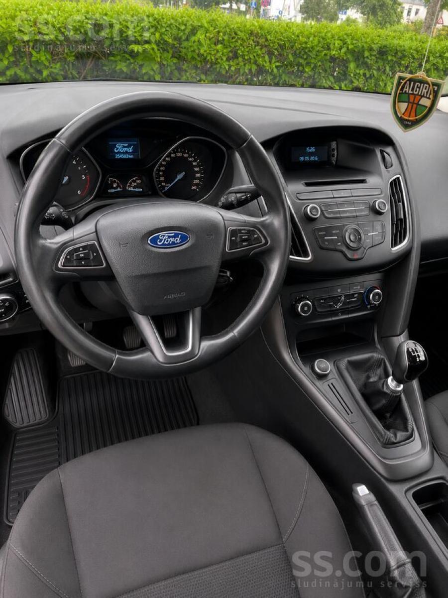 Orange Ford Focus 2015 in Jelgava, with an engine capacity of 1.60 L and mileage of 248 thousand km for 4550 €, photo 9 on AUTOMOTO.COM.LV