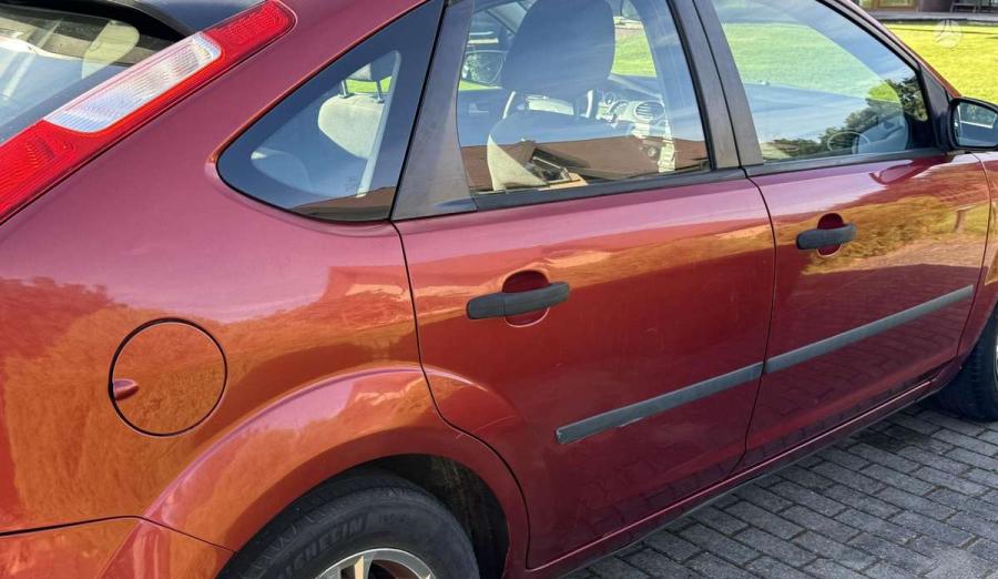 Oranžs Ford Focus 2006 Kauņa, ar dzinēja tilpumu 1.60 L un nobraukumu 126 tūkst. km par 3800 €, foto 3 vietnē AUTOMOTO.COM.LV